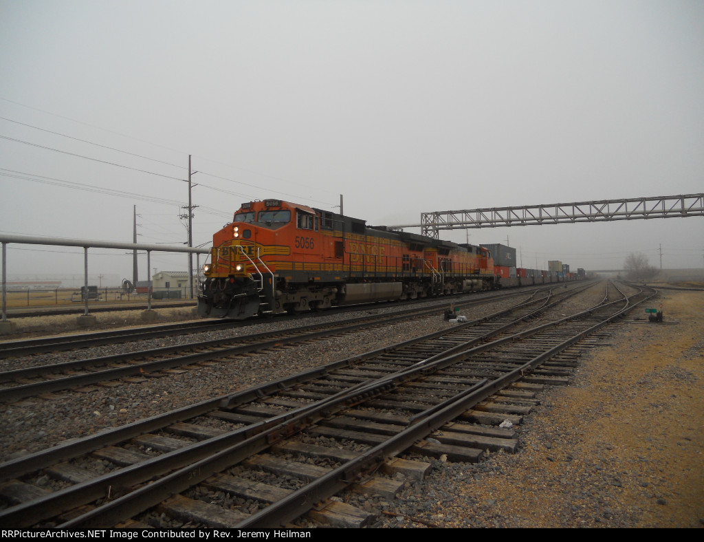 BNSF 5056 & 5472